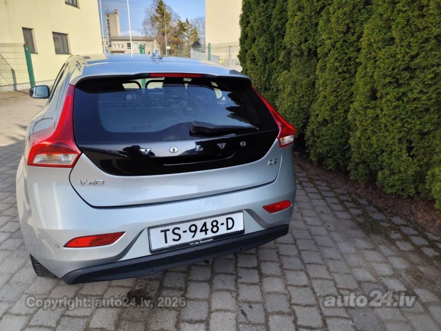 Pelēks Volvo V40 2013 Paide, ar dzinēja tilpumu 1.60 L un nobraukumu 253 tūkst. km par 6990 €, foto 5 vietnē AUTOMOTO.COM.LV
