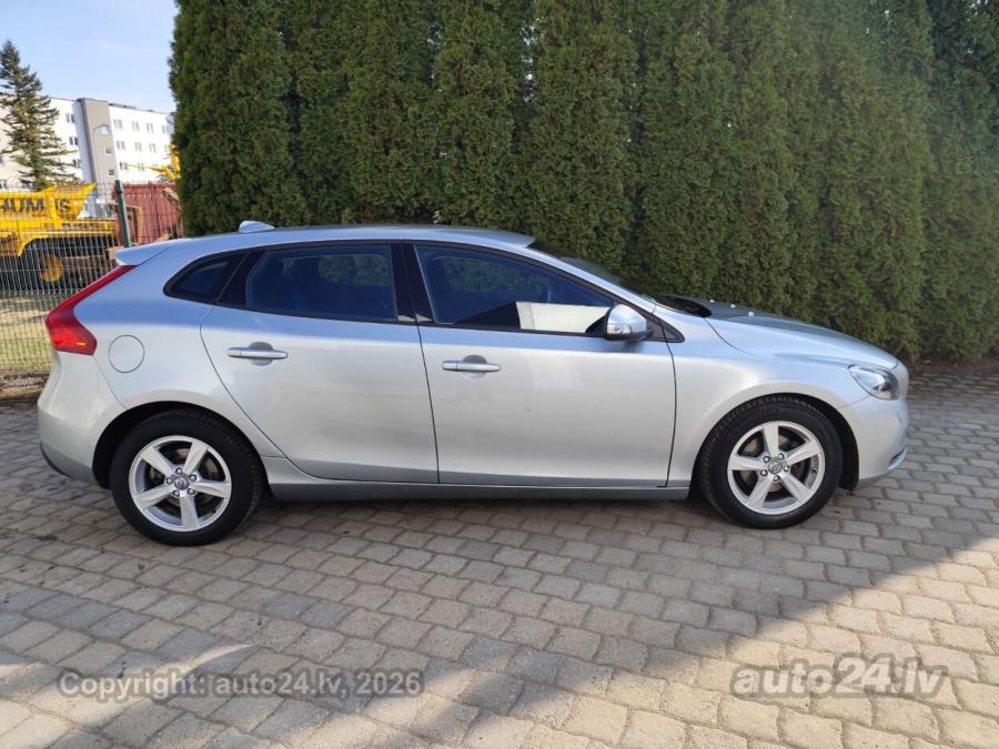 Pelēks Volvo V40 2013 Paide, ar dzinēja tilpumu 1.60 L un nobraukumu 253 tūkst. km par 6990 €, foto 7 vietnē AUTOMOTO.COM.LV
