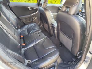 Pelēks Volvo V40 2013 Paide, ar dzinēja tilpumu 1.60 L un nobraukumu 253 tūkst. km par 6990 €, foto 11 vietnē AUTOMOTO.COM.LV