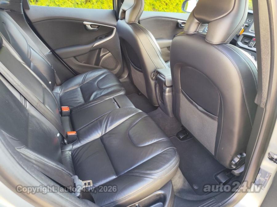 Pelēks Volvo V40 2013 Paide, ar dzinēja tilpumu 1.60 L un nobraukumu 253 tūkst. km par 6990 €, foto 11 vietnē AUTOMOTO.COM.LV