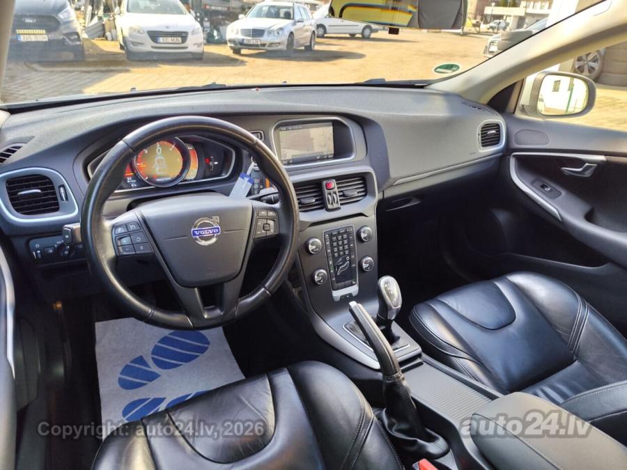 Pelēks Volvo V40 2013 Paide, ar dzinēja tilpumu 1.60 L un nobraukumu 253 tūkst. km par 6990 €, foto 14 vietnē AUTOMOTO.COM.LV