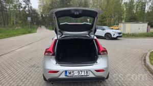 Pelēks Volvo V40 2013 Liepāja, ar dzinēja tilpumu 2.00 L un nobraukumu 275 tūkst. km par 7500 €, foto 6 vietnē AUTOMOTO.COM.LV