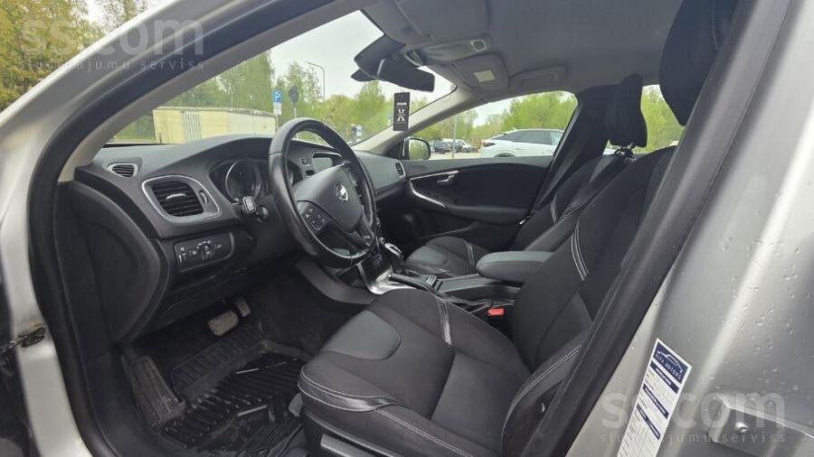 Pelēks Volvo V40 2013 Liepāja, ar dzinēja tilpumu 2.00 L un nobraukumu 275 tūkst. km par 7500 €, foto 8 vietnē AUTOMOTO.COM.LV