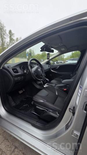 Pelēks Volvo V40 2013 Liepāja, ar dzinēja tilpumu 2.00 L un nobraukumu 275 tūkst. km par 7500 €, foto 9 vietnē AUTOMOTO.COM.LV
