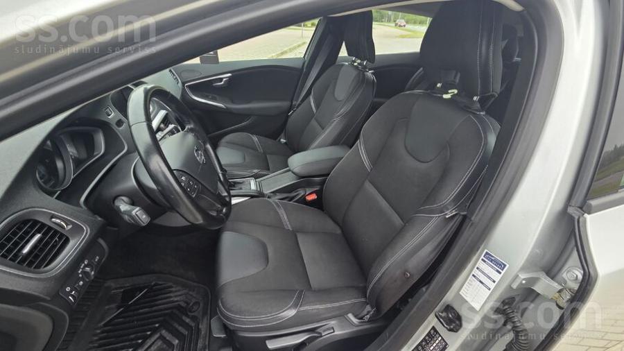 Pelēks Volvo V40 2013 Liepāja, ar dzinēja tilpumu 2.00 L un nobraukumu 275 tūkst. km par 7500 €, foto 10 vietnē AUTOMOTO.COM.LV