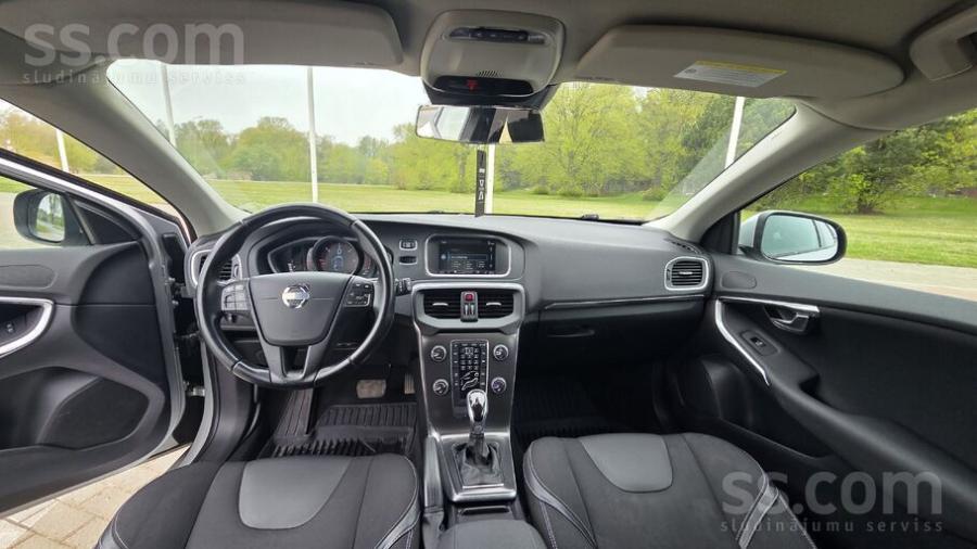 Pelēks Volvo V40 2013 Liepāja, ar dzinēja tilpumu 2.00 L un nobraukumu 275 tūkst. km par 7500 €, foto 11 vietnē AUTOMOTO.COM.LV