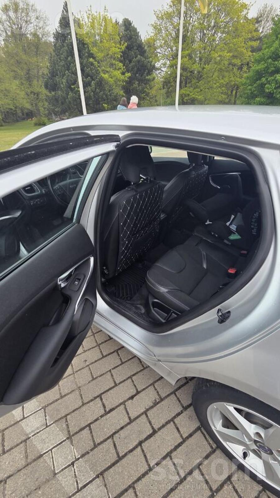 Pelēks Volvo V40 2013 Liepāja, ar dzinēja tilpumu 2.00 L un nobraukumu 275 tūkst. km par 7500 €, foto 12 vietnē AUTOMOTO.COM.LV