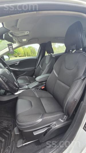 Pelēks Volvo V40 2013 Liepāja, ar dzinēja tilpumu 2.00 L un nobraukumu 275 tūkst. km par 7500 €, foto 13 vietnē AUTOMOTO.COM.LV