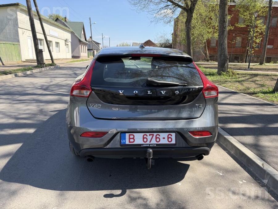 Pelēks Volvo V40 2013 Daugavpils, ar dzinēja tilpumu 1.60 L un nobraukumu 243 tūkst. km par 7350 €, foto 5 vietnē AUTOMOTO.COM.LV