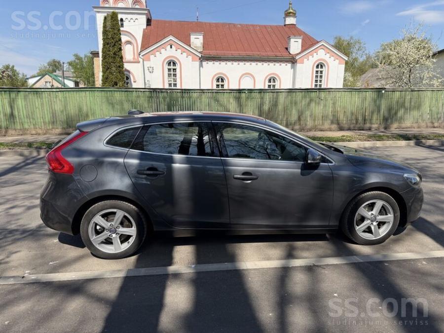 Pelēks Volvo V40 2013 Daugavpils, ar dzinēja tilpumu 1.60 L un nobraukumu 243 tūkst. km par 7350 €, foto 7 vietnē AUTOMOTO.COM.LV