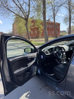 Pelēks Volvo V40 2013 Daugavpils, ar dzinēja tilpumu 1.60 L un nobraukumu 243 tūkst. km par 7350 €, foto 11 vietnē AUTOMOTO.COM.LV