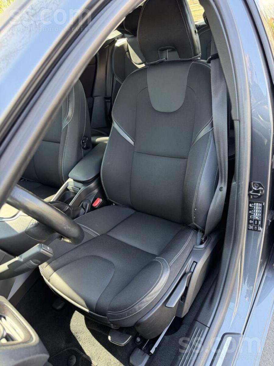 Pelēks Volvo V40 2013 Daugavpils, ar dzinēja tilpumu 1.60 L un nobraukumu 243 tūkst. km par 7350 €, foto 12 vietnē AUTOMOTO.COM.LV