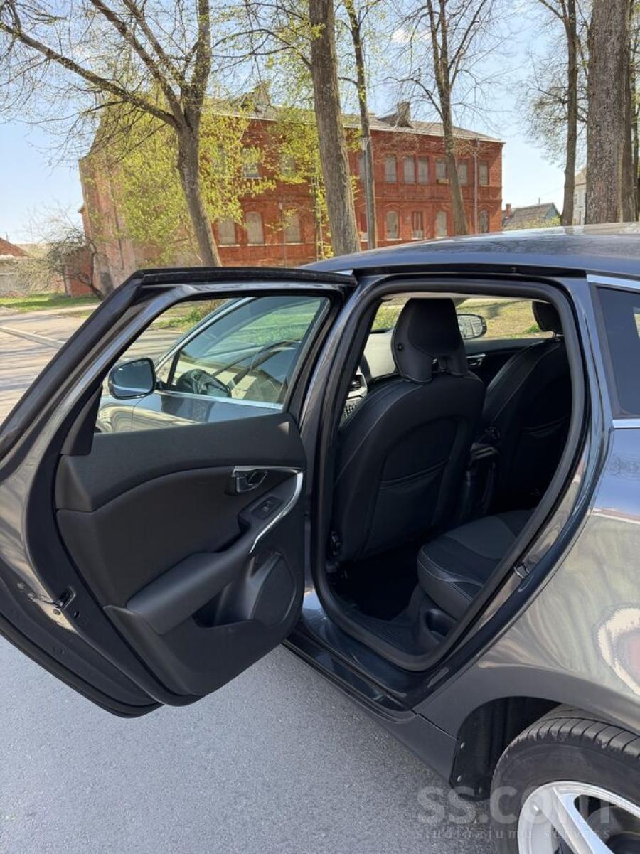 Pelēks Volvo V40 2013 Daugavpils, ar dzinēja tilpumu 1.60 L un nobraukumu 243 tūkst. km par 7350 €, foto 13 vietnē AUTOMOTO.COM.LV