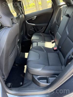 Pelēks Volvo V40 2013 Daugavpils, ar dzinēja tilpumu 1.60 L un nobraukumu 243 tūkst. km par 7350 €, foto 14 vietnē AUTOMOTO.COM.LV
