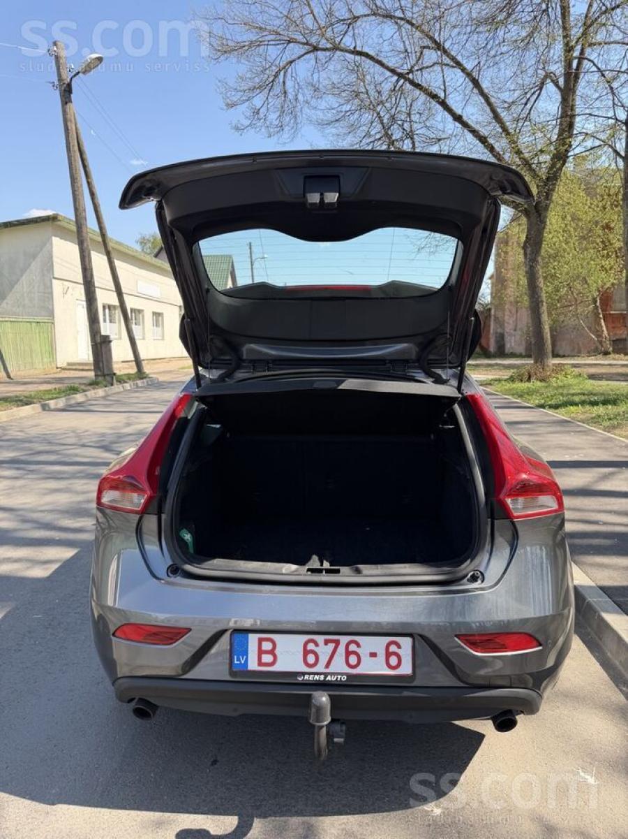 Pelēks Volvo V40 2013 Daugavpils, ar dzinēja tilpumu 1.60 L un nobraukumu 243 tūkst. km par 7350 €, foto 15 vietnē AUTOMOTO.COM.LV
