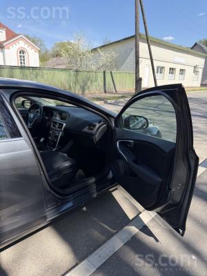 Pelēks Volvo V40 2013 Daugavpils, ar dzinēja tilpumu 1.60 L un nobraukumu 243 tūkst. km par 7350 €, foto 20 vietnē AUTOMOTO.COM.LV