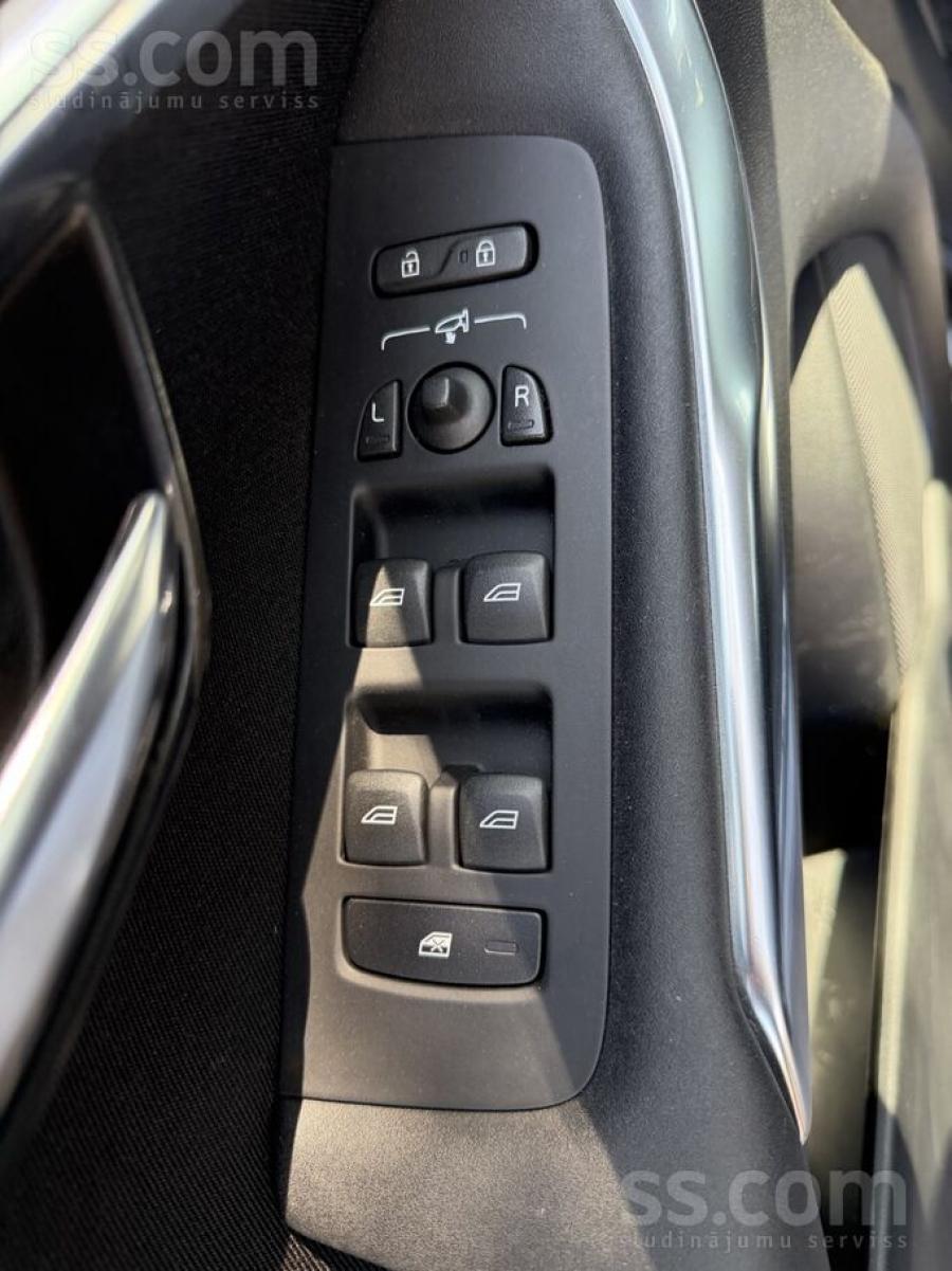 Pelēks Volvo V40 2013 Daugavpils, ar dzinēja tilpumu 1.60 L un nobraukumu 243 tūkst. km par 7350 €, foto 24 vietnē AUTOMOTO.COM.LV