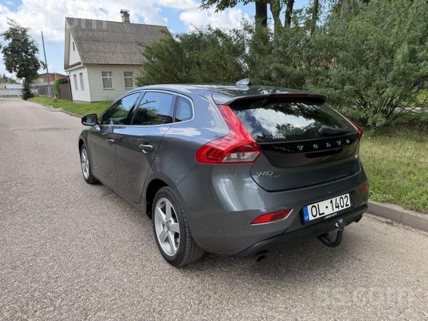 Pelēks Volvo V40 2013 Daugavpils, ar dzinēja tilpumu 1.60 L un nobraukumu 243 tūkst. km par 6950 €, foto 2 vietnē AUTOMOTO.COM.LV
