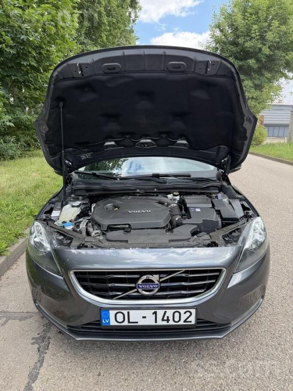Pelēks Volvo V40 2013 Daugavpils, ar dzinēja tilpumu 1.60 L un nobraukumu 243 tūkst. km par 6950 €, foto 5 vietnē AUTOMOTO.COM.LV