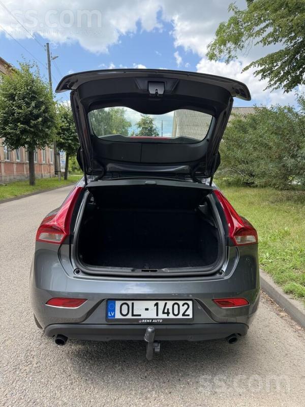 Pelēks Volvo V40 2013 Daugavpils, ar dzinēja tilpumu 1.60 L un nobraukumu 243 tūkst. km par 6950 €, foto 10 vietnē AUTOMOTO.COM.LV