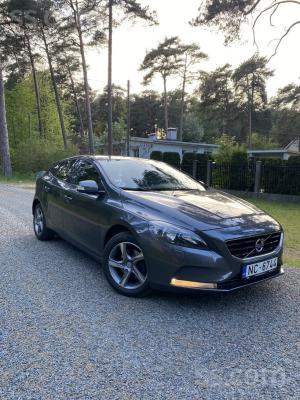 Pelēks Volvo V40 2013 Rīga, ar dzinēja tilpumu 1.60 L un nobraukumu 317 tūkst. km par 6100 €, foto 4 vietnē AUTOMOTO.COM.LV