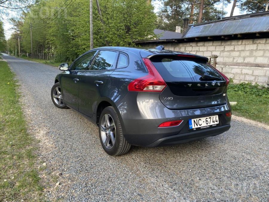 Pelēks Volvo V40 2013 Rīga, ar dzinēja tilpumu 1.60 L un nobraukumu 317 tūkst. km par 6100 €, foto 5 vietnē AUTOMOTO.COM.LV