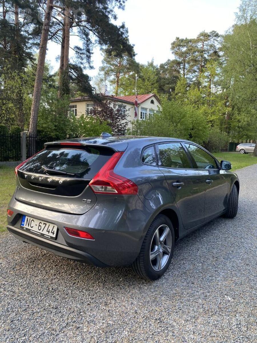 Pelēks Volvo V40 2013 Rīga, ar dzinēja tilpumu 1.60 L un nobraukumu 317 tūkst. km par 6100 €, foto 7 vietnē AUTOMOTO.COM.LV