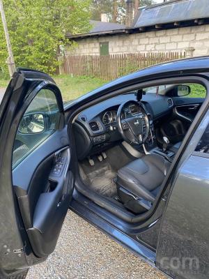 Pelēks Volvo V40 2013 Rīga, ar dzinēja tilpumu 1.60 L un nobraukumu 317 tūkst. km par 6100 €, foto 10 vietnē AUTOMOTO.COM.LV