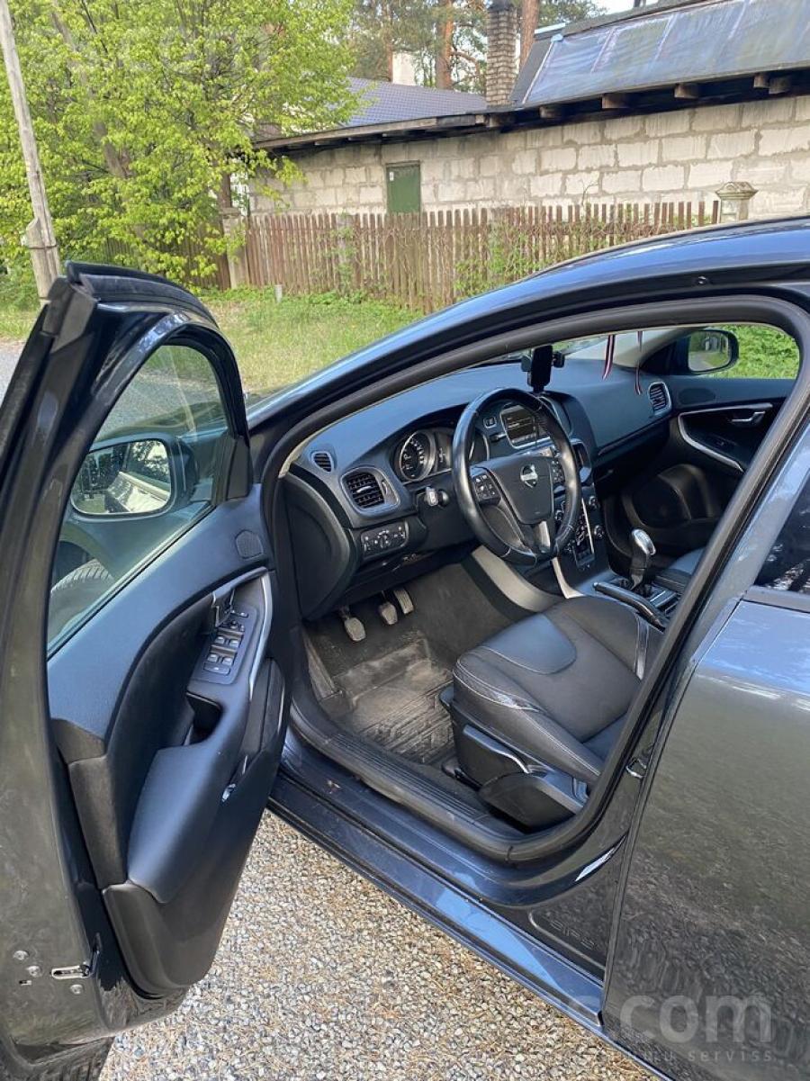 Pelēks Volvo V40 2013 Rīga, ar dzinēja tilpumu 1.60 L un nobraukumu 317 tūkst. km par 6100 €, foto 10 vietnē AUTOMOTO.COM.LV