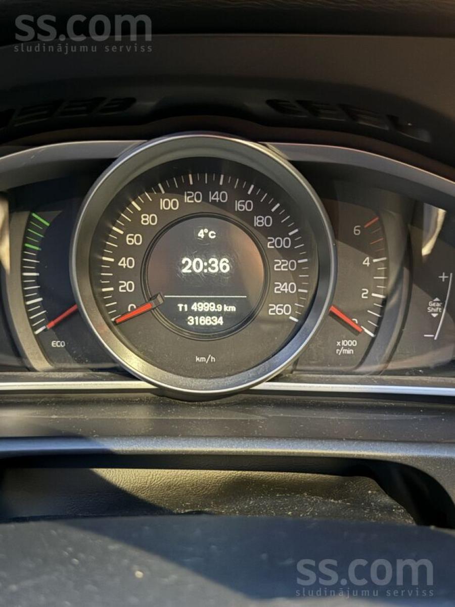 Pelēks Volvo V40 2013 Rīga, ar dzinēja tilpumu 1.60 L un nobraukumu 317 tūkst. km par 6100 €, foto 14 vietnē AUTOMOTO.COM.LV