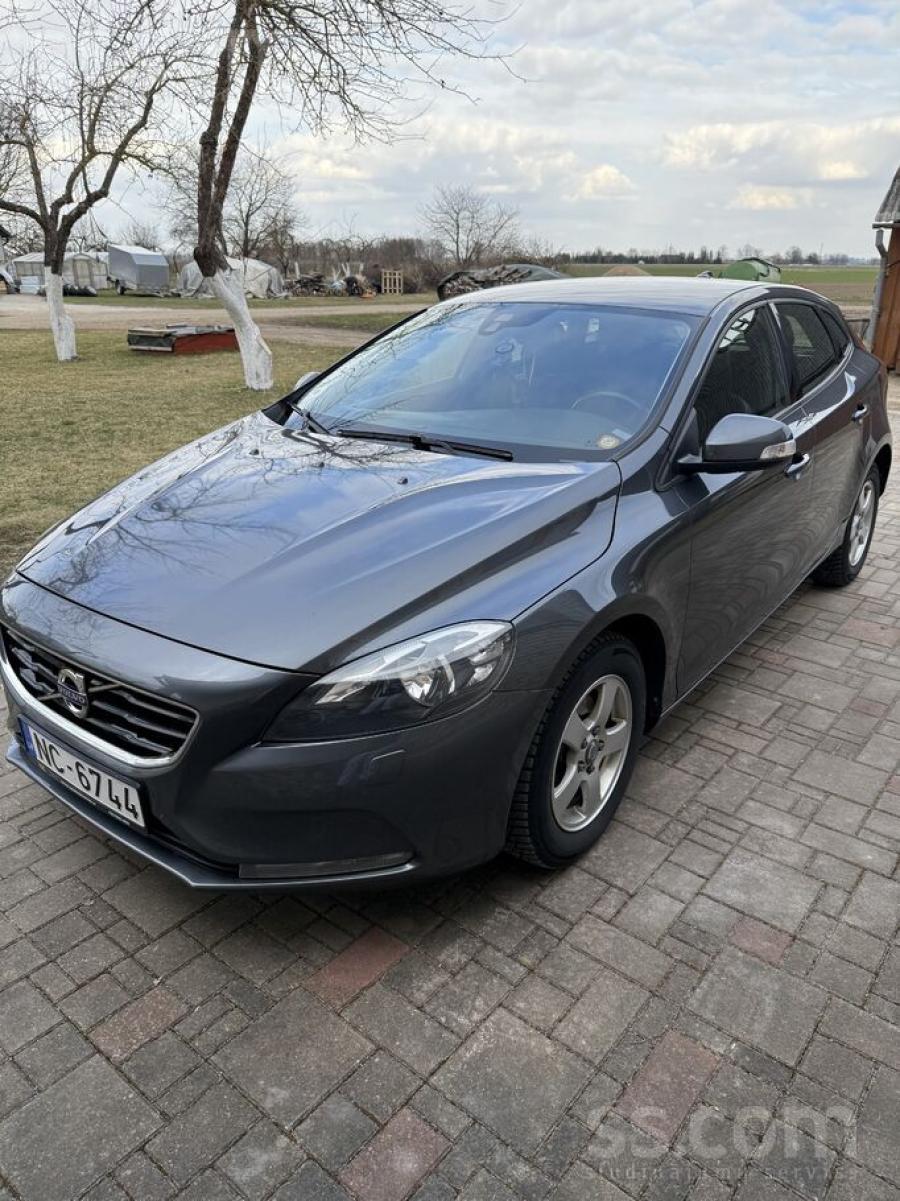 Pelēks Volvo V40 2013 Rīga, ar dzinēja tilpumu 1.60 L un nobraukumu 317 tūkst. km par 6100 €, foto 16 vietnē AUTOMOTO.COM.LV