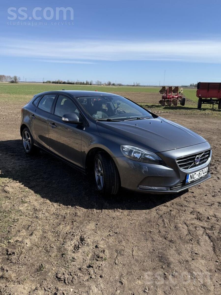 Pelēks Volvo V40 2013 Rīga, ar dzinēja tilpumu 1.60 L un nobraukumu 317 tūkst. km par 6100 €, foto 17 vietnē AUTOMOTO.COM.LV