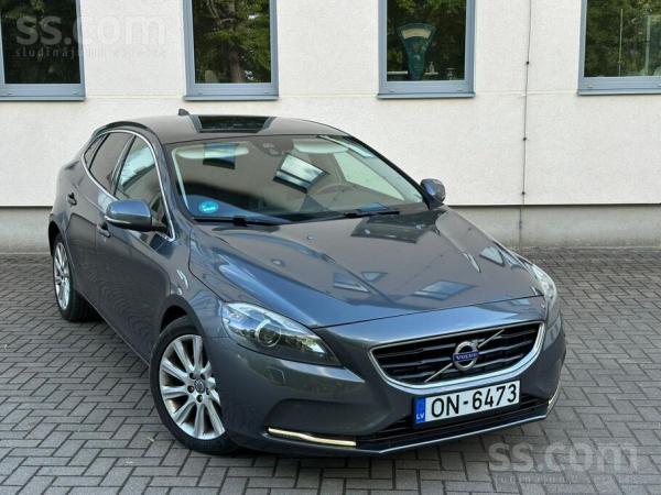 Pelēks Volvo V40 2013 Rīga, ar dzinēja tilpumu 1.60 L un nobraukumu 0 tūkst. km par 7450 €, foto 2 vietnē AUTOMOTO.COM.LV