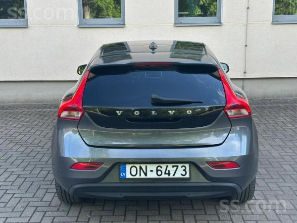 Pelēks Volvo V40 2013 Rīga, ar dzinēja tilpumu 1.60 L un nobraukumu 0 tūkst. km par 7450 €, foto 6 vietnē AUTOMOTO.COM.LV