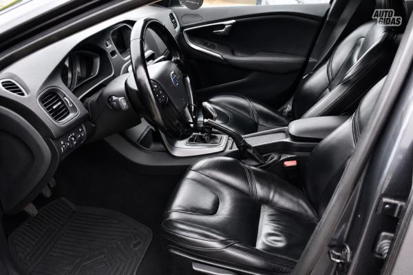 Pelēks Volvo V40 2013 Viļņa, ar dzinēja tilpumu 1.60 L un nobraukumu 295 tūkst. km par 6500 €, foto 8 vietnē AUTOMOTO.COM.LV