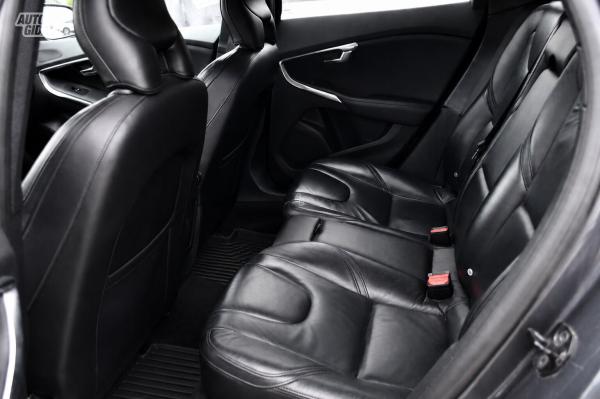 Pelēks Volvo V40 2013 Viļņa, ar dzinēja tilpumu 1.60 L un nobraukumu 295 tūkst. km par 6500 €, foto 9 vietnē AUTOMOTO.COM.LV