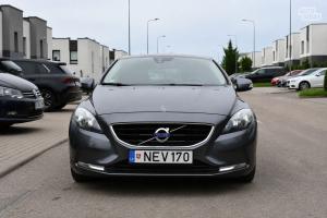 Grey Volvo V40 2013 in Vilnius, with an engine capacity of 1.60 L and mileage of 295 thousand km for 6500 €, photo 4 on AUTOMOTO.COM.LV