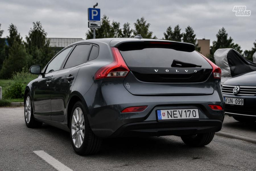 Grey Volvo V40 2013 in Vilnius, with an engine capacity of 1.60 L and mileage of 295 thousand km for 6500 €, photo 5 on AUTOMOTO.COM.LV
