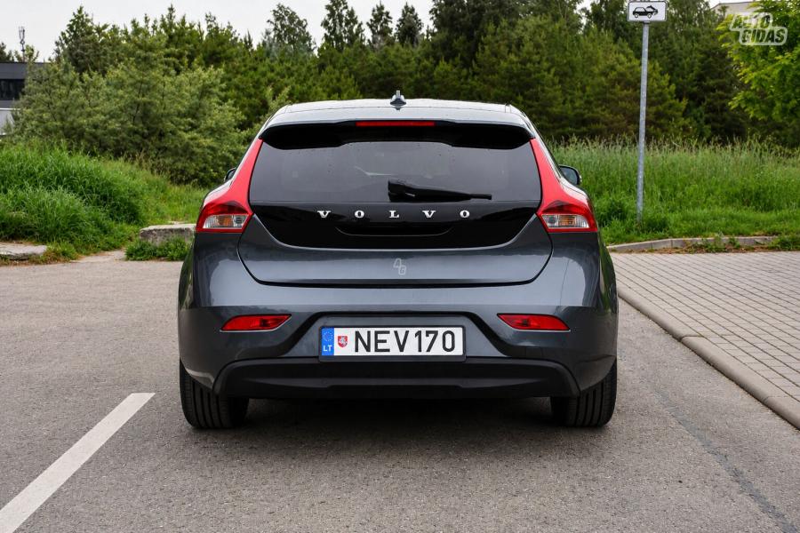 Grey Volvo V40 2013 in Vilnius, with an engine capacity of 1.60 L and mileage of 295 thousand km for 6500 €, photo 7 on AUTOMOTO.COM.LV