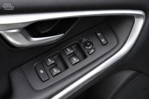 Grey Volvo V40 2013 in Vilnius, with an engine capacity of 1.60 L and mileage of 295 thousand km for 6500 €, photo 12 on AUTOMOTO.COM.LV