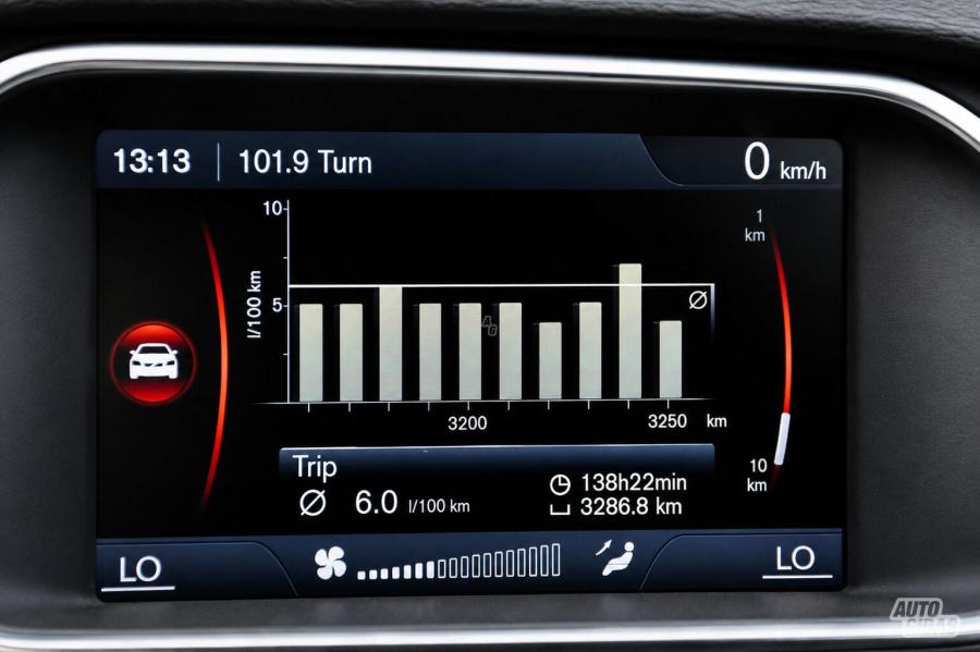 Grey Volvo V40 2013 in Vilnius, with an engine capacity of 1.60 L and mileage of 295 thousand km for 6500 €, photo 17 on AUTOMOTO.COM.LV