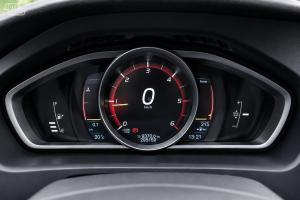 Grey Volvo V40 2013 in Vilnius, with an engine capacity of 1.60 L and mileage of 295 thousand km for 6500 €, photo 21 on AUTOMOTO.COM.LV