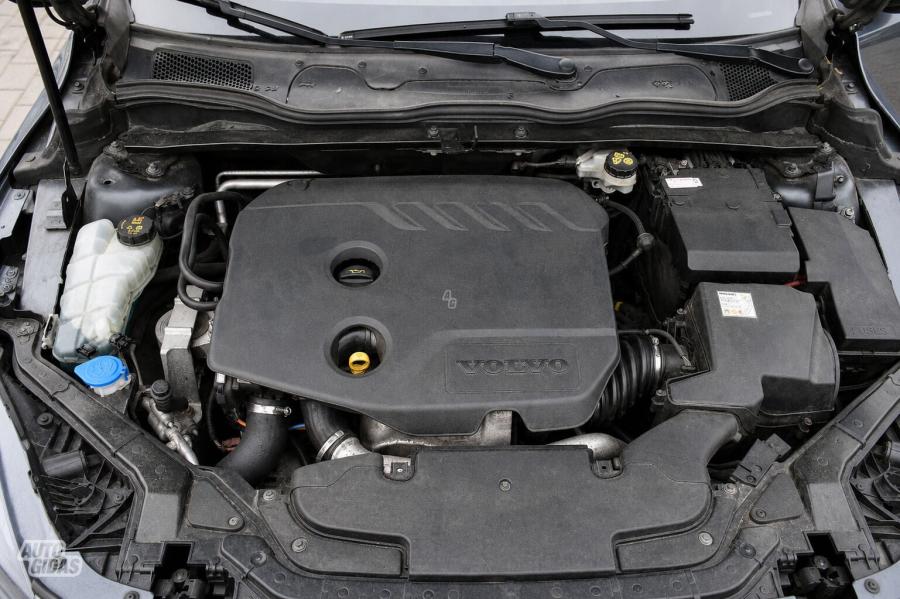 Grey Volvo V40 2013 in Vilnius, with an engine capacity of 1.60 L and mileage of 295 thousand km for 6500 €, photo 26 on AUTOMOTO.COM.LV