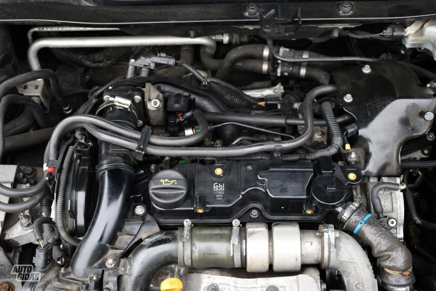 Grey Volvo V40 2013 in Vilnius, with an engine capacity of 1.60 L and mileage of 295 thousand km for 6500 €, photo 27 on AUTOMOTO.COM.LV