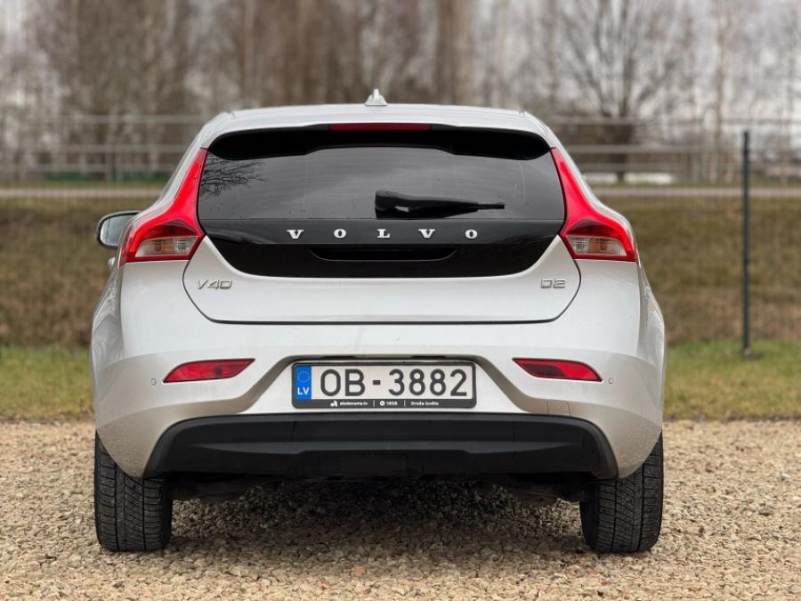 Grey Volvo V40 2013 in Riga, with an engine capacity of 1.60 L and mileage of 242 thousand km for 7990 €, photo 5 on AUTOMOTO.COM.LV