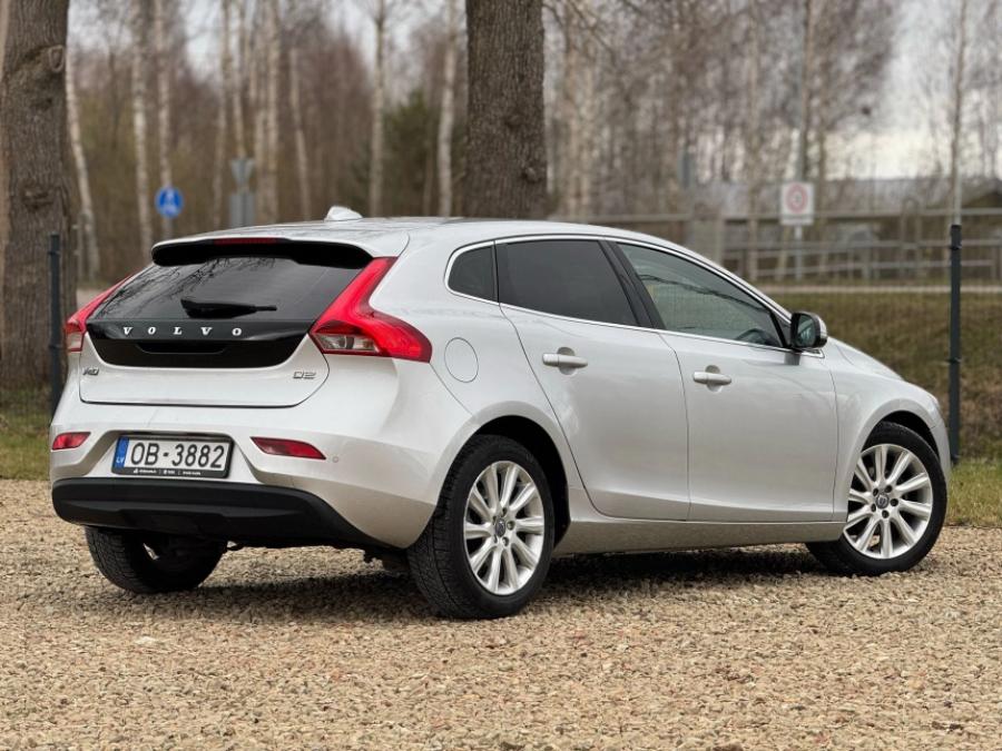 Grey Volvo V40 2013 in Riga, with an engine capacity of 1.60 L and mileage of 242 thousand km for 7990 €, photo 6 on AUTOMOTO.COM.LV