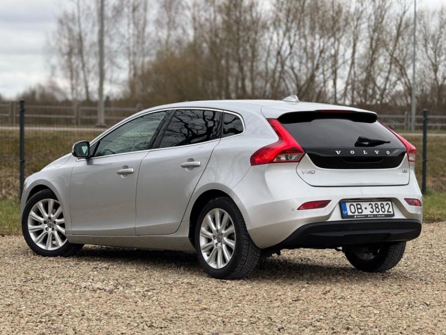 Grey Volvo V40 2013 in Riga, with an engine capacity of 1.60 L and mileage of 242 thousand km for 7990 €, photo 7 on AUTOMOTO.COM.LV