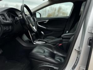 Grey Volvo V40 2013 in Riga, with an engine capacity of 1.60 L and mileage of 242 thousand km for 7990 €, photo 8 on AUTOMOTO.COM.LV