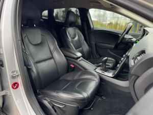 Grey Volvo V40 2013 in Riga, with an engine capacity of 1.60 L and mileage of 242 thousand km for 7990 €, photo 11 on AUTOMOTO.COM.LV