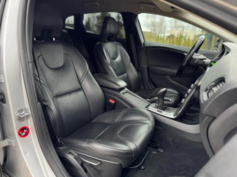 Grey Volvo V40 2013 in Riga, with an engine capacity of 1.60 L and mileage of 242 thousand km for 7990 €, photo 11 on AUTOMOTO.COM.LV